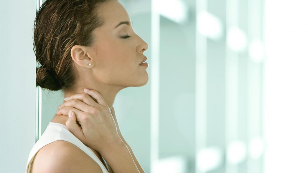 8 Exercises to Ease A Sore Neck From All That Texting and Desk Work ...