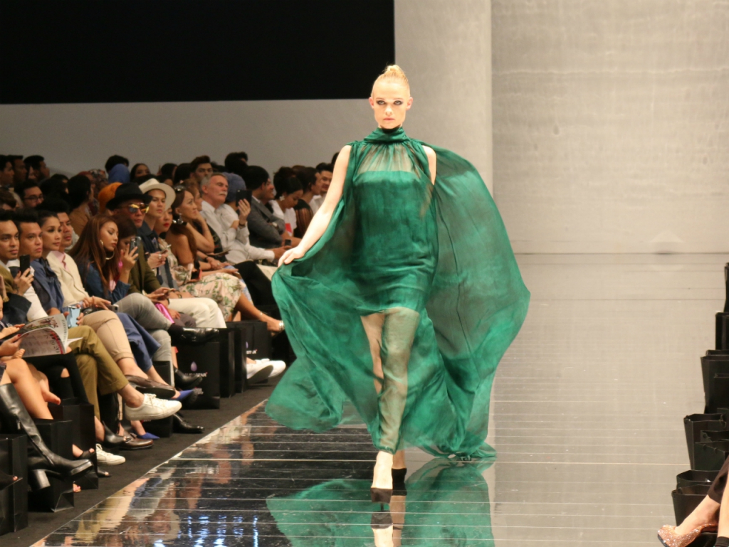 KLFW RTW 2017 Day 3: Rizman Ruzaini, FIZIWOO, Atelier Fitton, House of ...